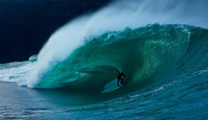 Tom Lowe: el alma cruda del surf de olas grandes - Surf video | Core ...